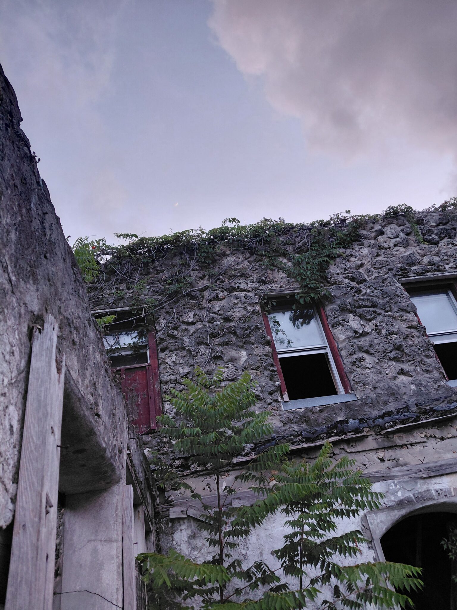 Burnt out Building - UrbeXplorer